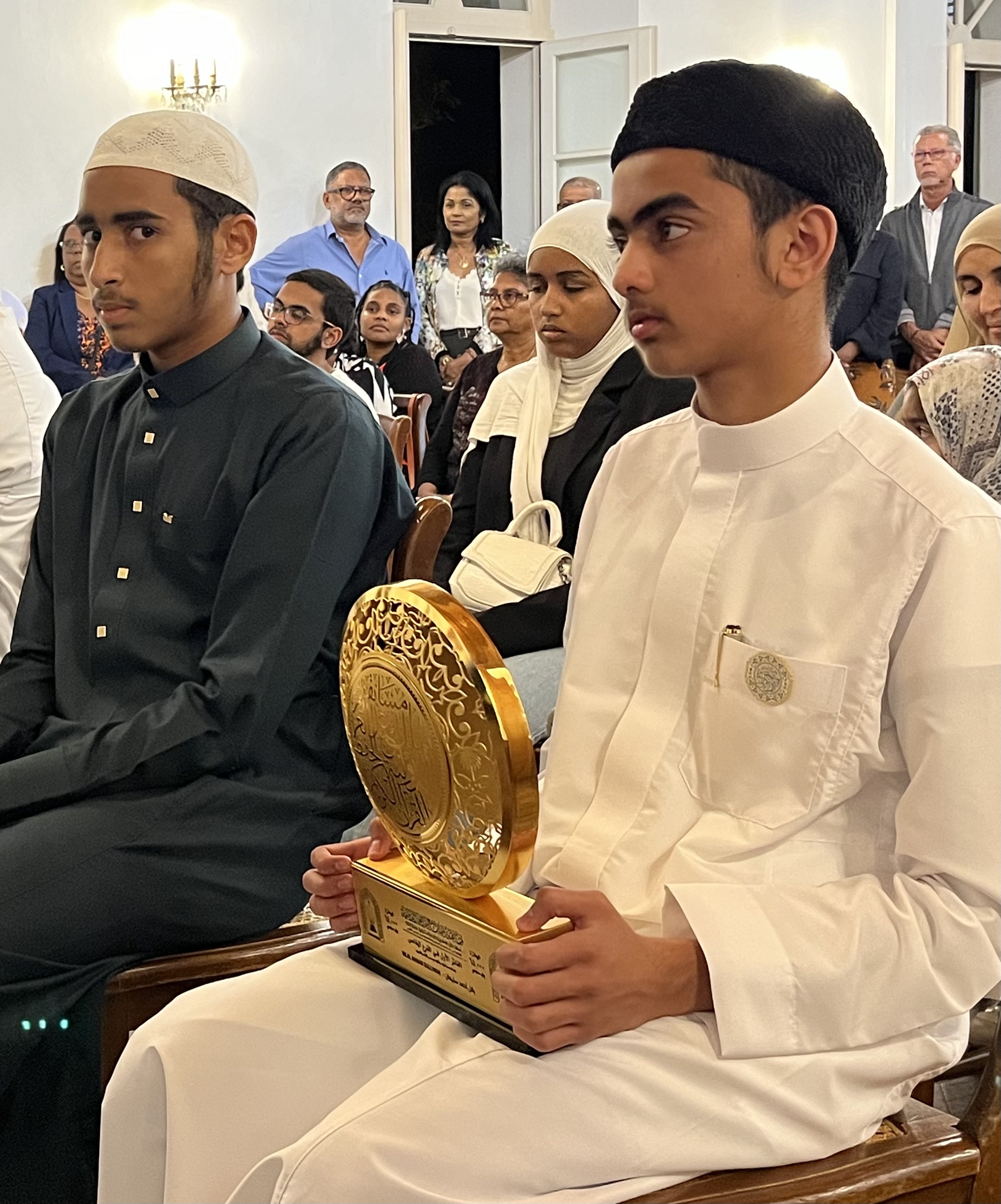 Remise de médailles pour Bilal et Ilyas : ils remportent le concours mondial d'éloquence et de ...